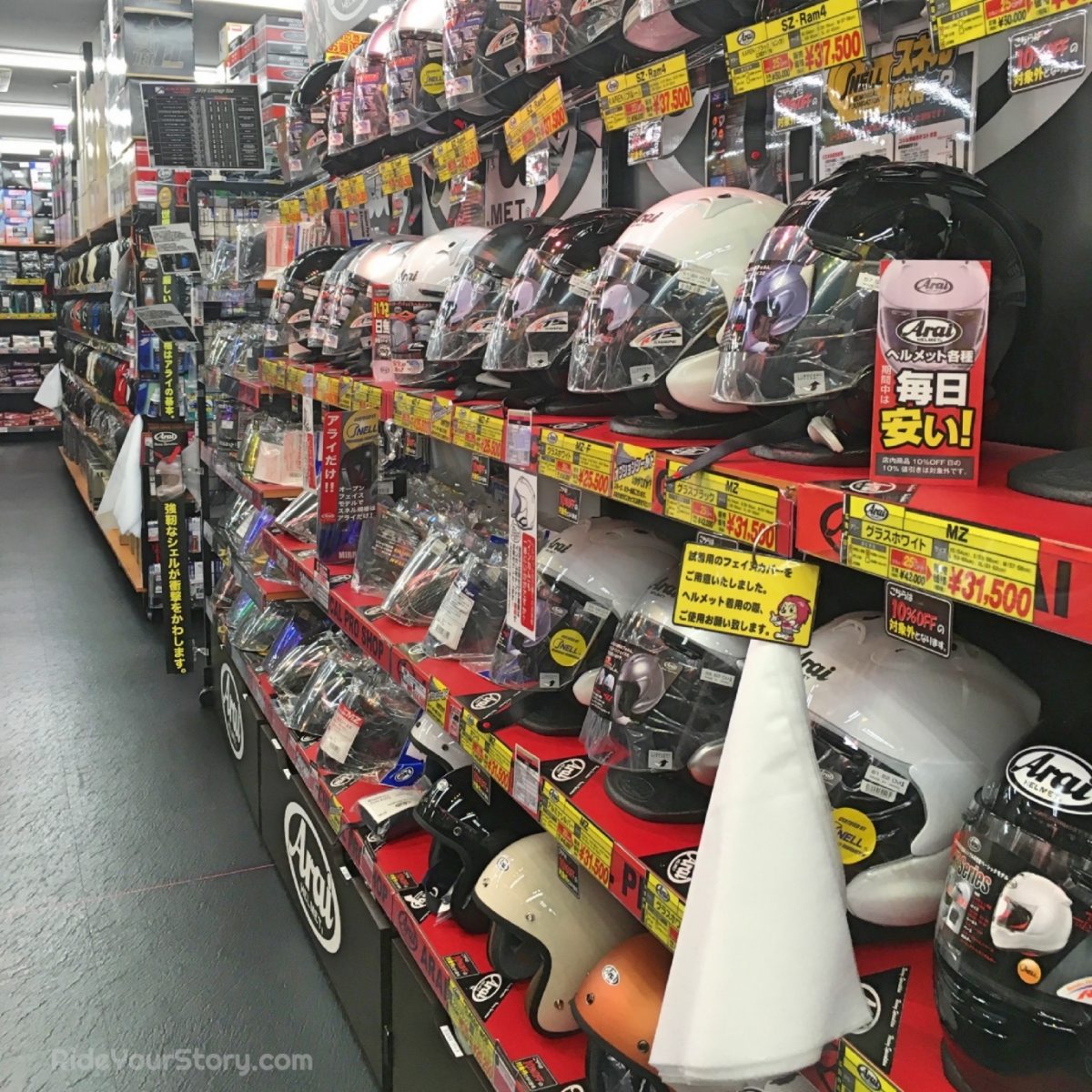 Motorcycle Gear Shopping in Japan – ナップス – RideYourStory