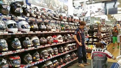 Motorcycle Gear Shopping in Japan – ナップス – RideYourStory